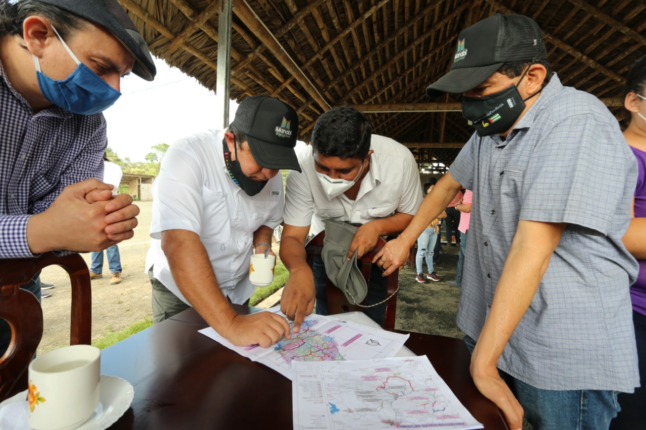 Prefecto visitó frentes viales de Junín - Prefectura de Manabí